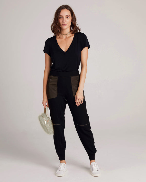 BABY TEE WITH V-NECK IN SUSTAINABLE MEDIUM JERSEY - Alynn Designs