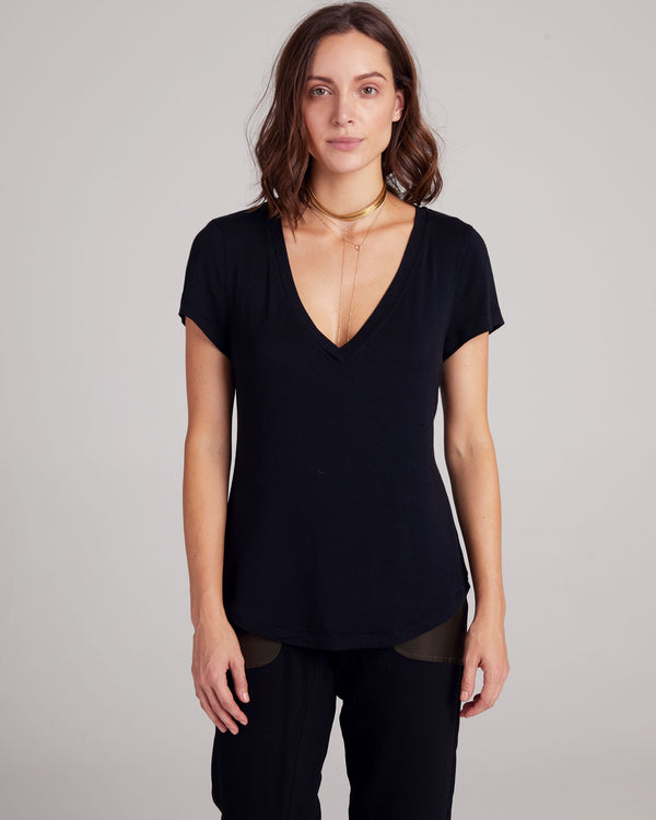 BABY TEE WITH V-NECK IN SUSTAINABLE MEDIUM JERSEY - Alynn Designs